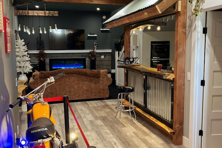 Your Very Own Sports Bar! - 科達倫