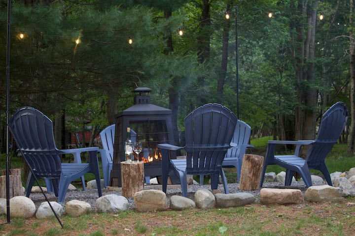 Cozy Chalet• Autumn Foliage, Lake Access & Hot Tub - Pocono Mountains, PA