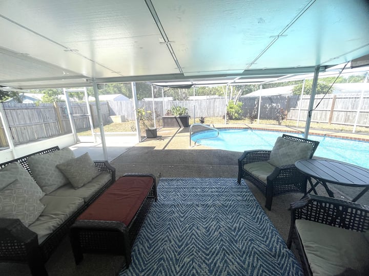 A Place To Relax With Sun Battery Heated Pool. - Bradenton, FL