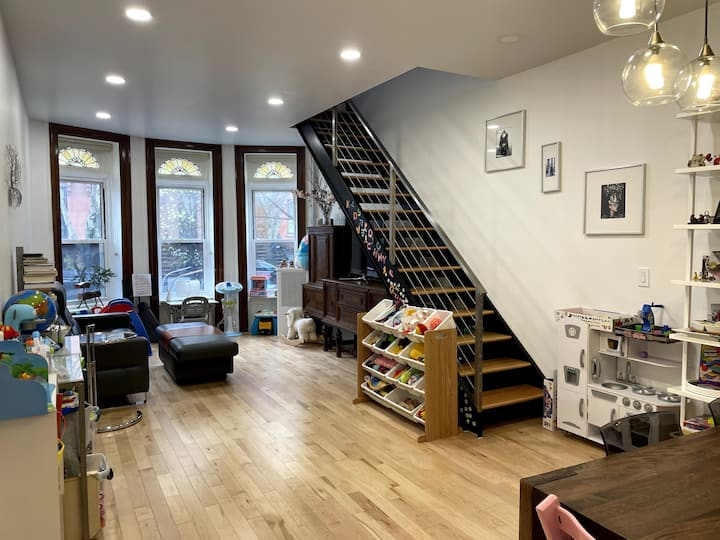Appt In Bk Landmark Building(summer Only) - Brooklyn, NY