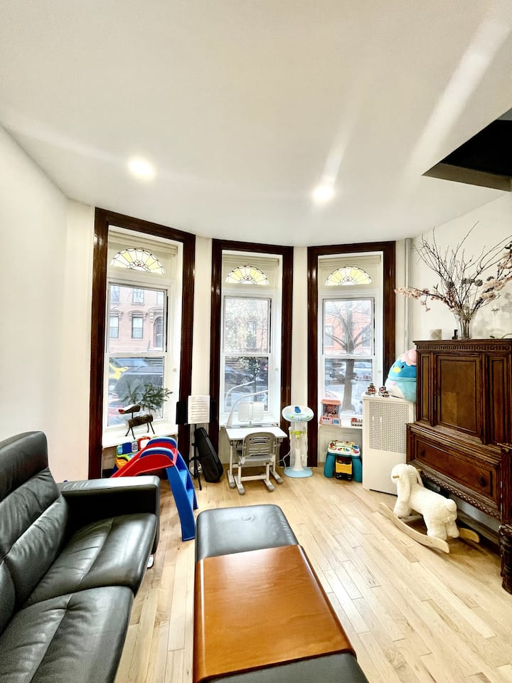 Appt In Bk Landmark Building(summer Only) - Brooklyn, NY