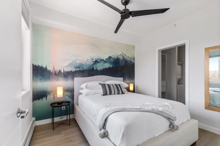 Trendy Condo Near Dt & River W Underground Parking - Calgary