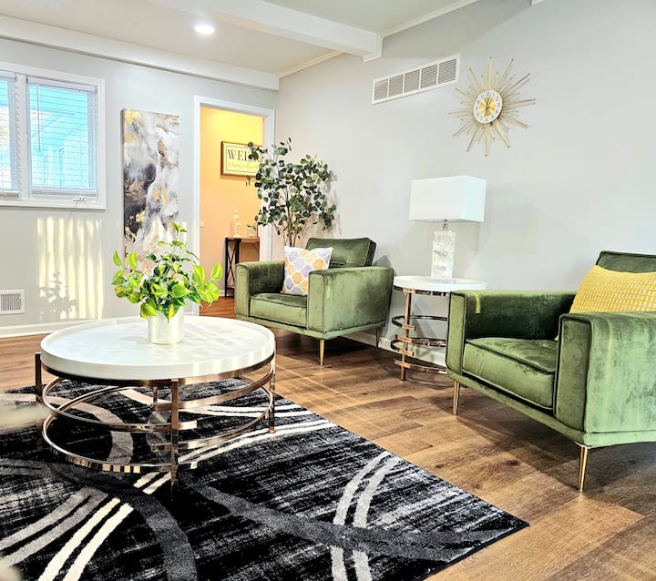 Luxury 4 Bed Room Near Stadium - Independence, MO