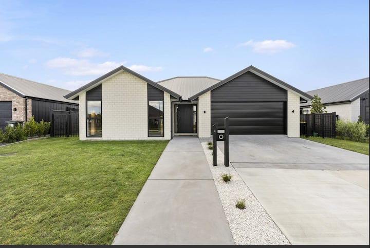 Spacious Modern 2 Bdrm House. - Cambridge