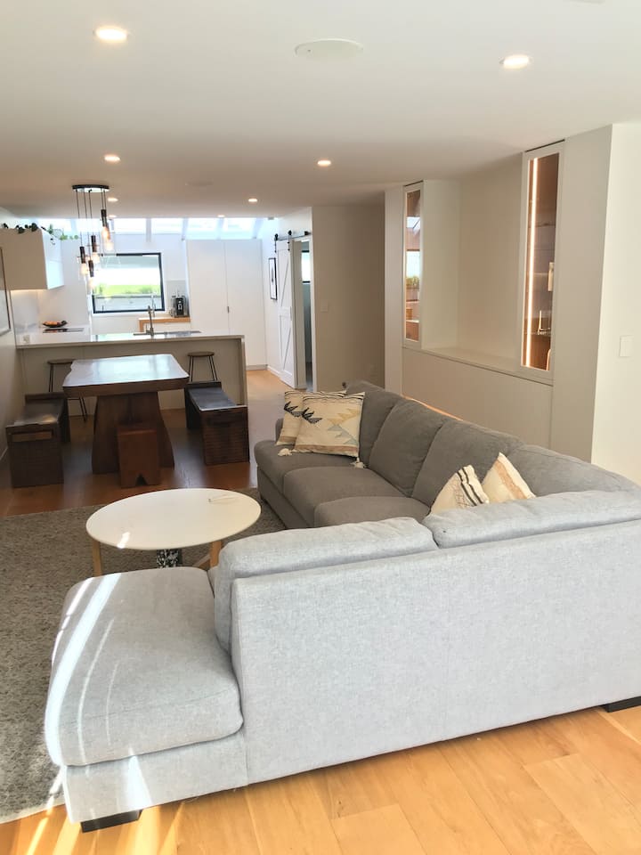 Stylish Mount Townhouse - Mount Maunganui