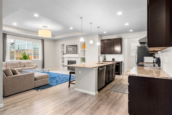 Super Cozy, Spacious Home• 3 Min From Gaylord - Aurora, CO