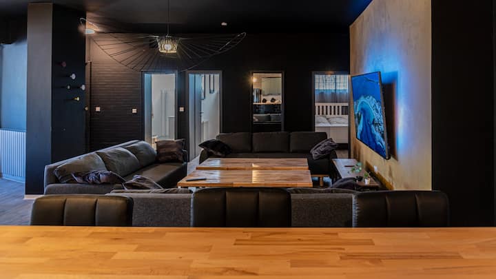 Old Pub In New Design For Up To 12 People - Essen