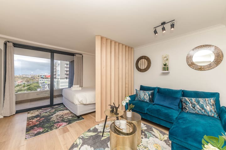 Colourful And Cozy Studio Apartment In Newlands - Cape Town