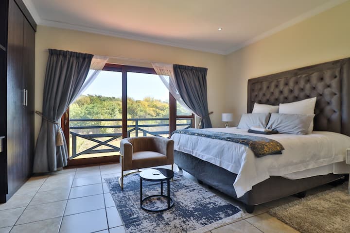 Lido's Luxury Home - Tyger Valley