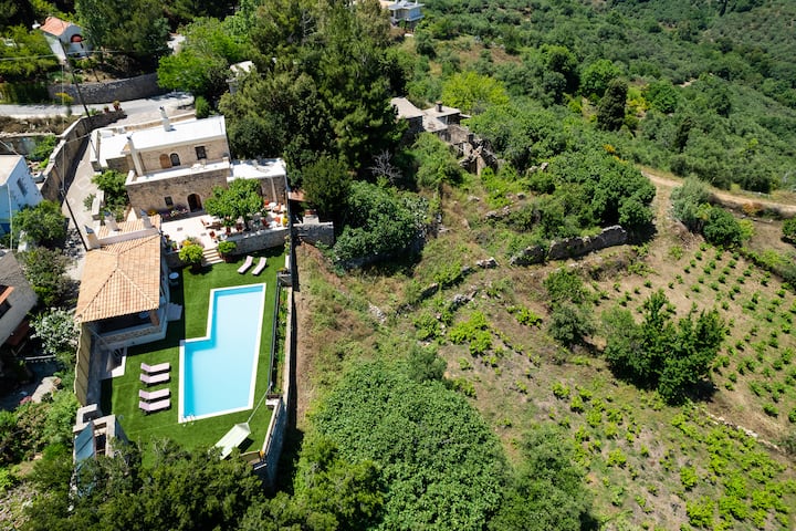 Metohi Nature Living | Poolview - Kaminaki