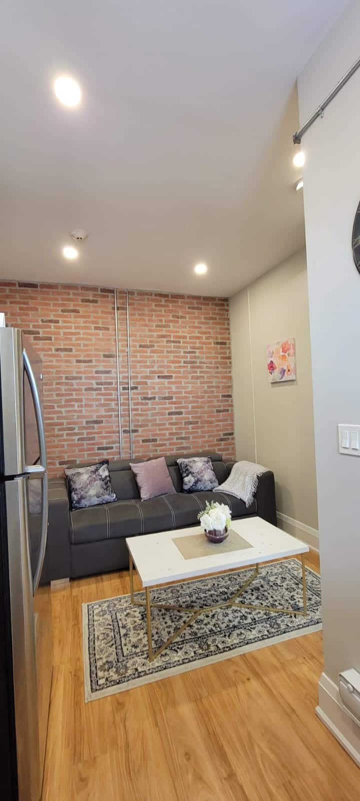 One Bed Apt Downtown Hamilton (30004) - Hamilton