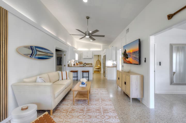 Pool Table! Fire Pit! 10 Min To Beach! Pets! - Jupiter, FL