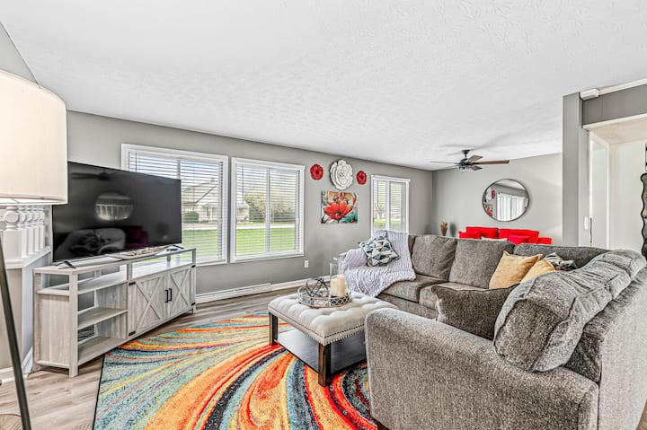 Modern And Private Home In Indy! - Mars Hill, IN