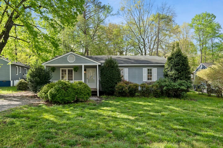 Adorable Furnished 2/2 W/fenced Backyard - Metro Richmond Zoo, Moseley