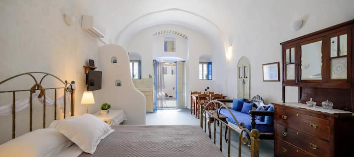 Casa Delle Botti Cave House Santorini Oia Finikia - Oia