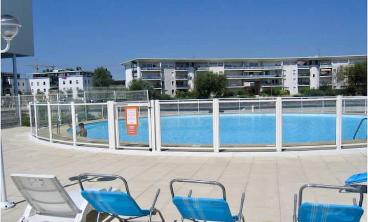 Confortable T2 Avec Piscine, Loggia & Parking - La Rochelle