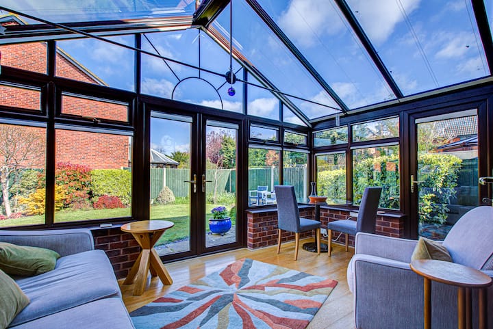 Comfortable 4 Bedroom Family Home, Near Southend - Southend-on-Sea