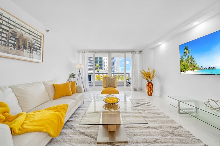 Gym | On-site Dining | Long Stay Ideal | Staycozy - Miami, FL