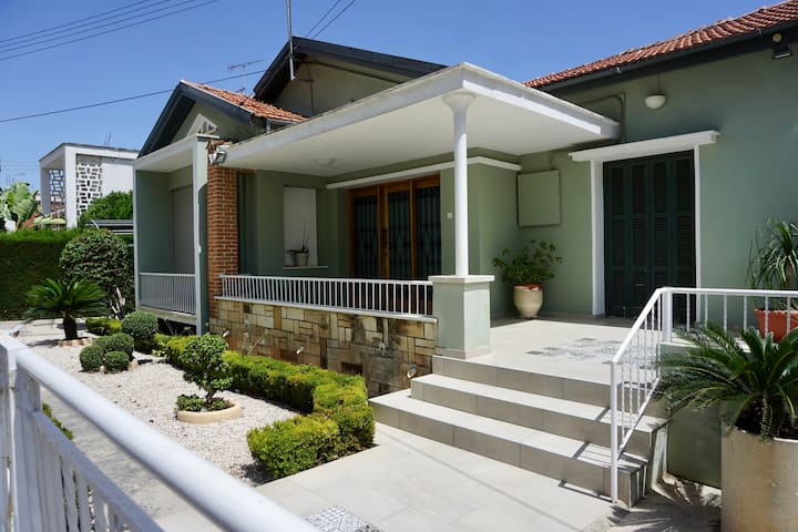 House In Limassol City Center - Лимассол