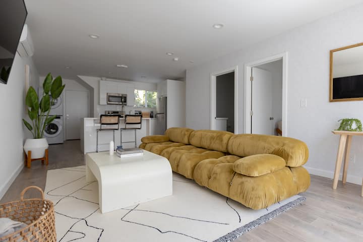 Chic & Modern 2 Bedroom 2 Bath ! - Los Angeles, CA