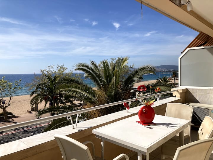 Superbe Appartement De 60m2 Avec Vue Mer - Fréjus