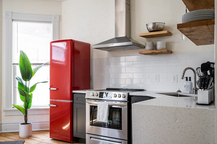 *New*  By Beach, Great Value, On Murray Ave! - Milwaukee, WI