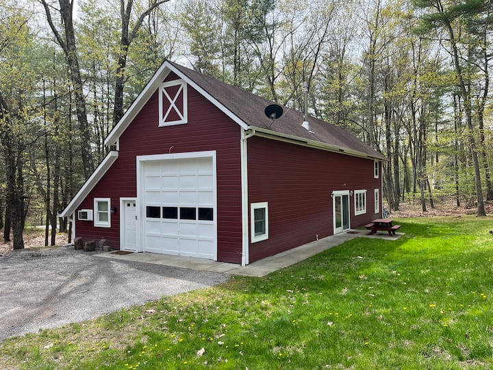 Serene Modern Barn Near Hudson - Lake Taghkanic State Park, Ancram