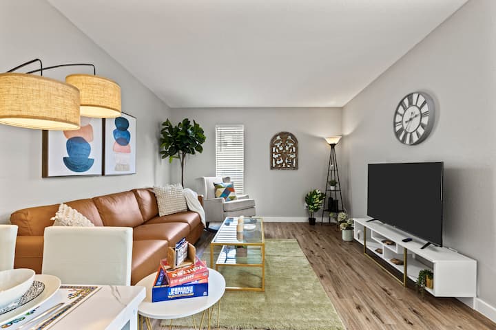 Minutes Away From All The Fun And Action! 2bd Unit - Arlington