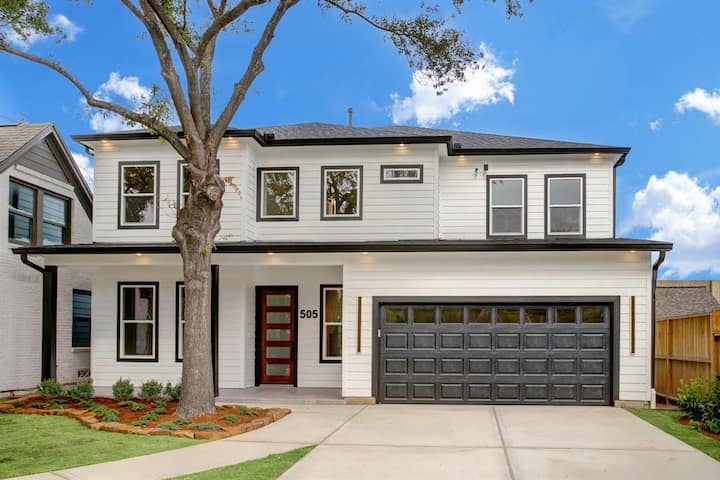 The Black And White Houston Home - Houston, TX