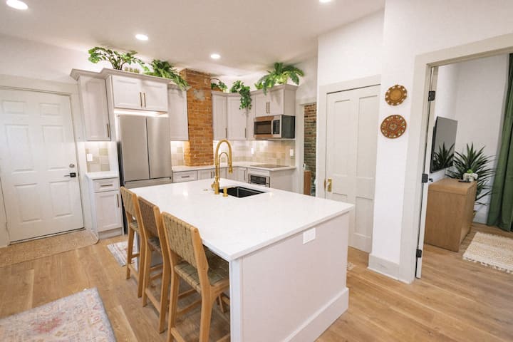 Mcm Bnb: Stylish 2 Bed In The Heart Of Ohio City - Cleveland, OH