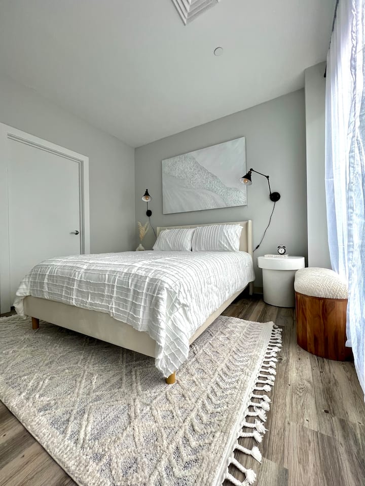 Ideal For Long Stays | Chic Downtown Glass Suite - Cambridge, MA