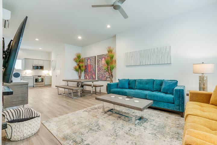 Urban 3-story | Garage + Ev Charger + Game Pass - Monte Vista - San Antonio