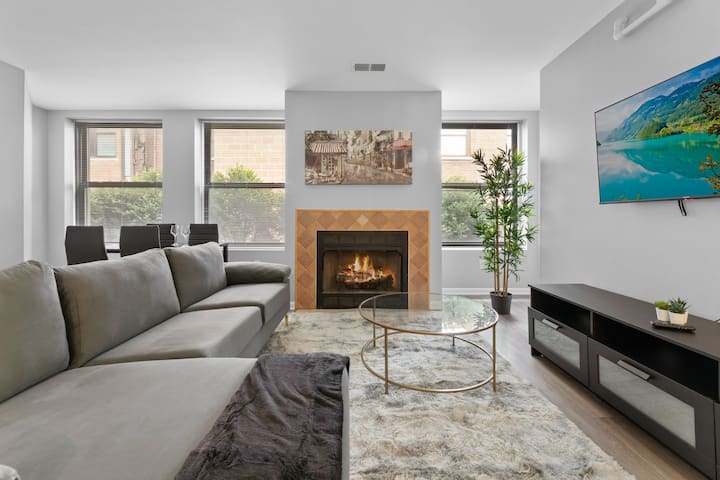 Downtown | King Bed | Loft | Gym + Sauna + Parking - Progressive Field Cleveland
