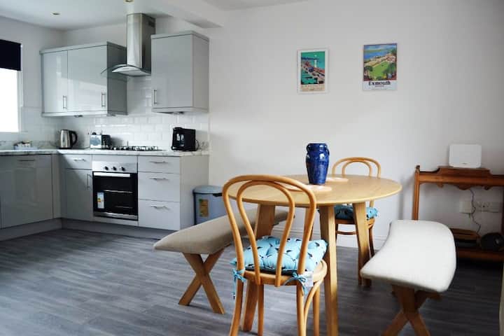 Puffin Cottage - 3 Bedroom Cottage With Parking - Exmouth, UK
