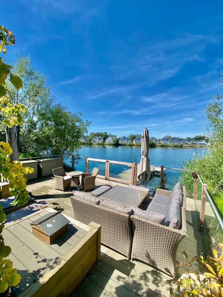 24 Summer Lake - Stunning Luxury Lakeside Property - Bibury