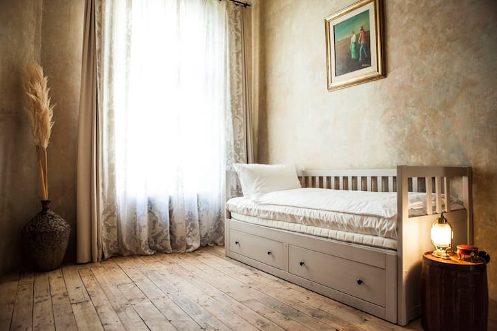 The Emerald – Pantry | Cosy Flat With Tuscan Soul - Praga