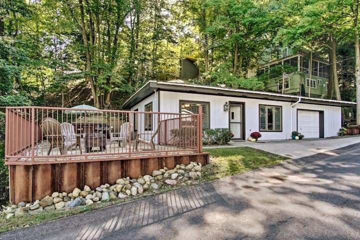 .5 Mile To Oval Beach, Short Walk To Chain Ferry! - Saugatuck, MI