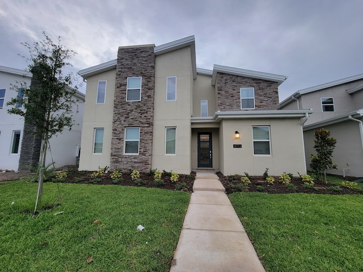 Brand New! 9bd! Lake View! Storey Lake! - Kissimmee, FL
