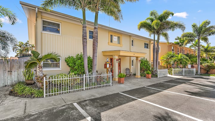 Dockside Villas Unit A - Palm Harbor, FL