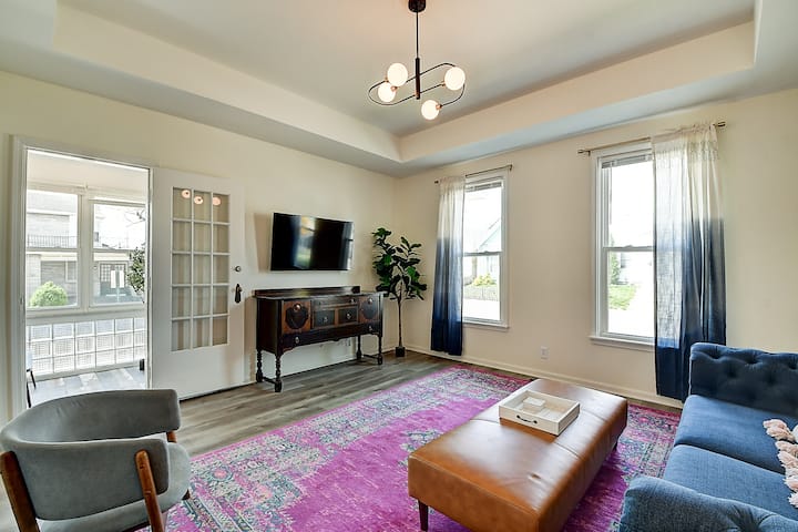 Downtown Getaway! Sleeps 2 | 5 Min To Lucas Oil! - Mile Square - Downtown - Indianapolis