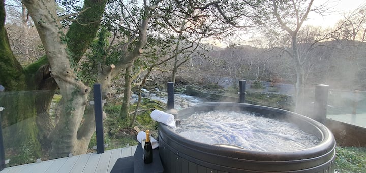 V12 - The View With Hot Tub - Bethesda