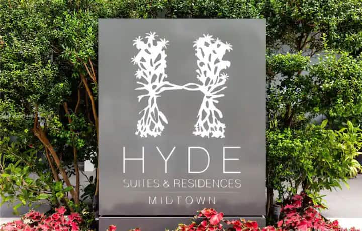 Stylish Midtown Escape – Walk To Shops & Dining - South Beach, FL