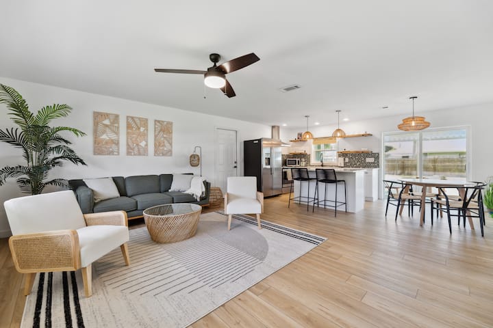 2br Oasis W/ Yard & Porch | 15 Min To Beach - Fort Pierce, FL