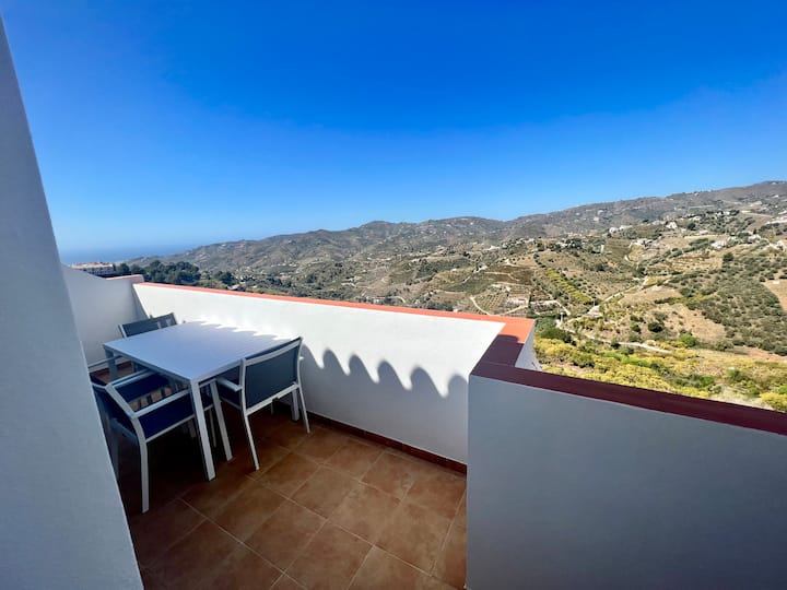 ÁTico Con Increíbles Vistas A Las Montañas Y Mar - 夫里希利亞納