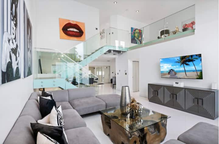 Modern 6 Bdrm In Venetian Island - Miami, FL