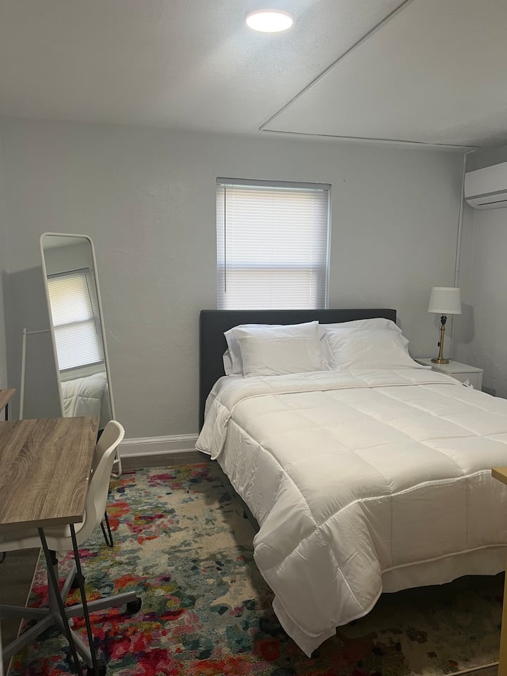 Cozy 2 Bedroom Apartment W/balcony & Easy Parking! - Takoma Park, MD