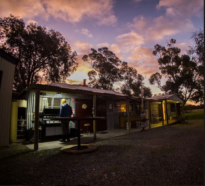 Yarriambiance - "Greenhills Tavern" Rustic Cabin - Blackheath
