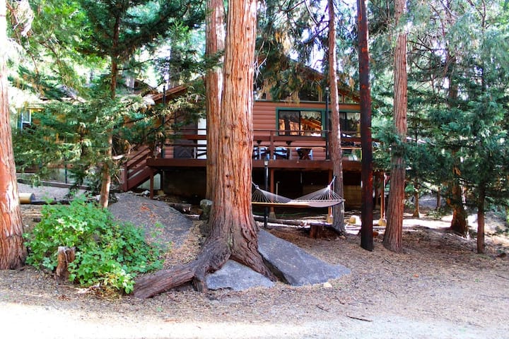 Boulder Lodge - アイディルワイルド=パイン・コーブ, CA