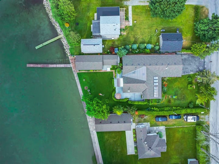 Luxury Waterfront/lakefront Cottage On Lake Simcoe - Georgina