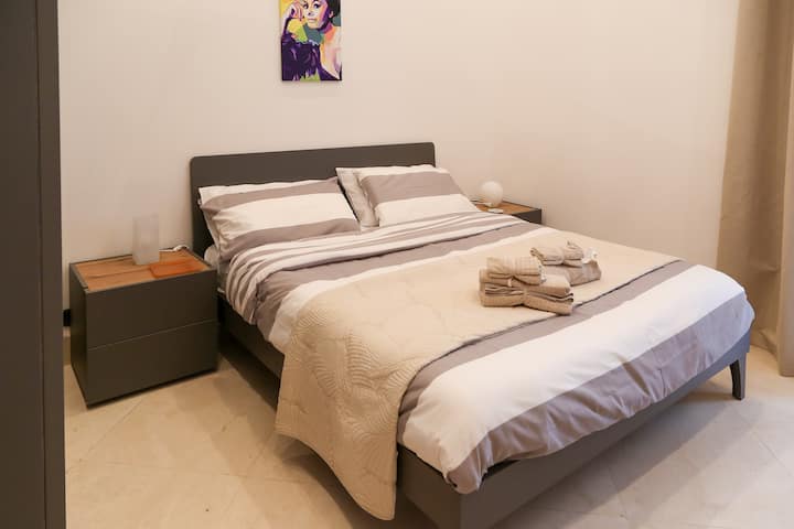 Suite A Cinque Minuti Dal Mare Con A/c & Wifi - Naples